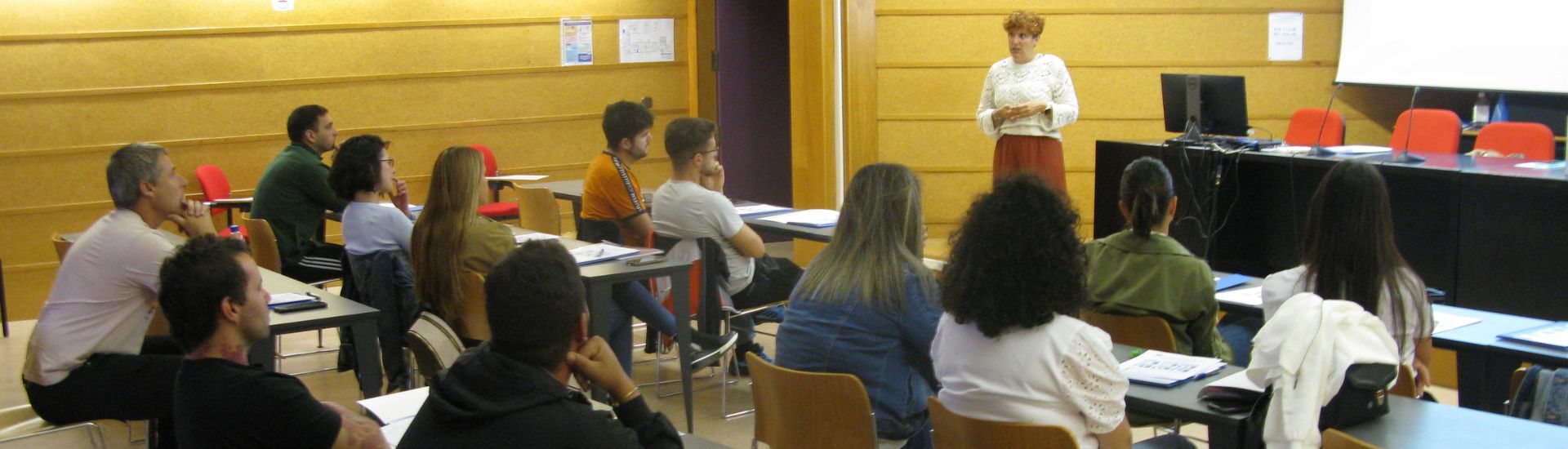 El curso de jóvenes de incorporación al sector agrario recibe un curso de sensibilización en ...